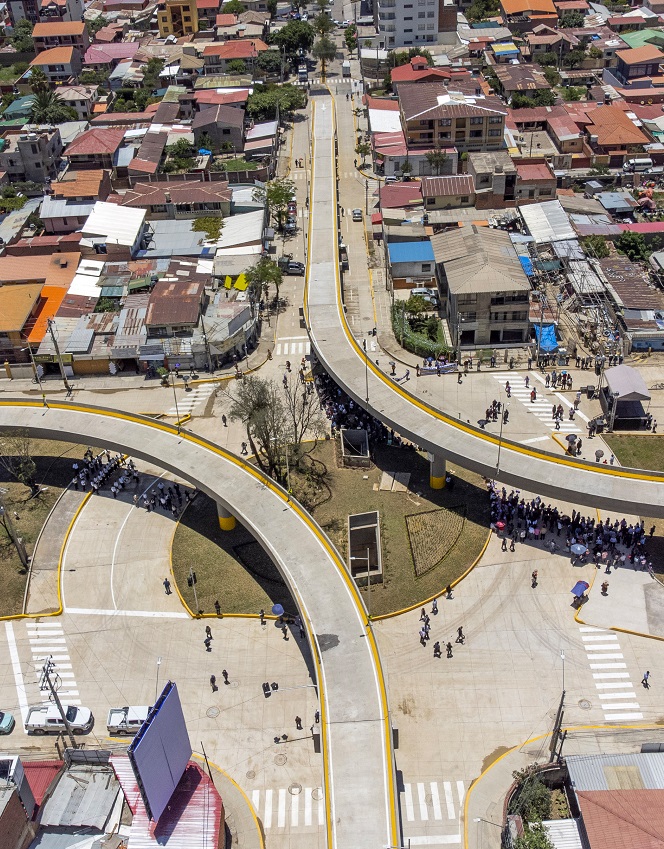 Reyes Villa entrega el Distribuidor Perú, único en Bolivia por su ...