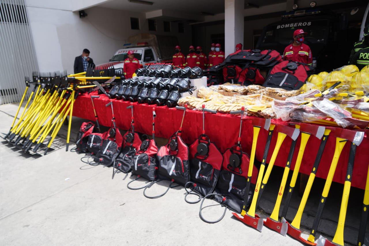 Gobierno entrega equipamiento de última generación a Bomberos para ...