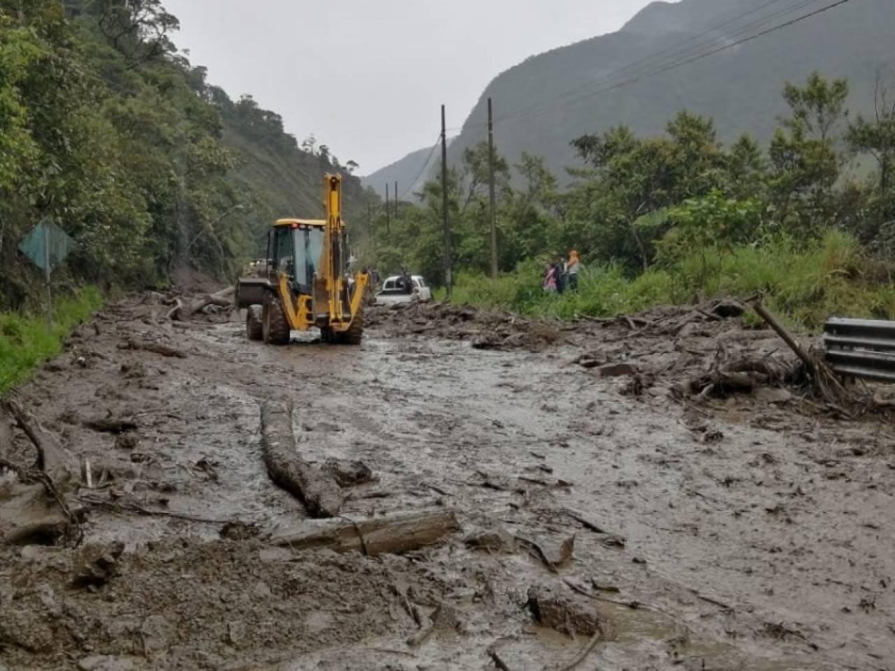 Lluvias provocan cierre temporal de la vía Porvenir- Puerto Rico en ...