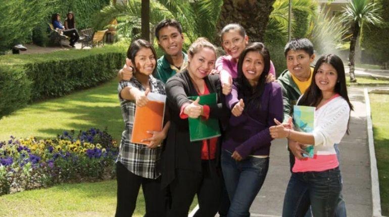 Educación lanza convocatoria para 17.000 becas dirigidas a la formación ...