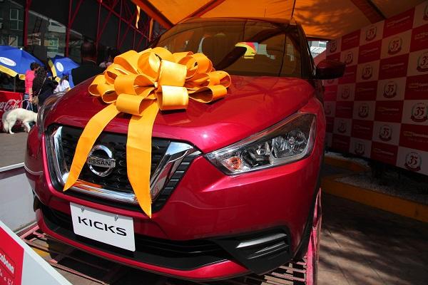 El coche de Pollos Copacabana ya tiene dueño; hubo 200 mil ... El coche de Pollos Copacabana ya tiene dueño; hubo 200 mil ...