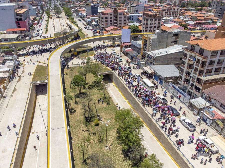 Reyes Villa entrega el Distribuidor Perú, único en Bolivia por su ...